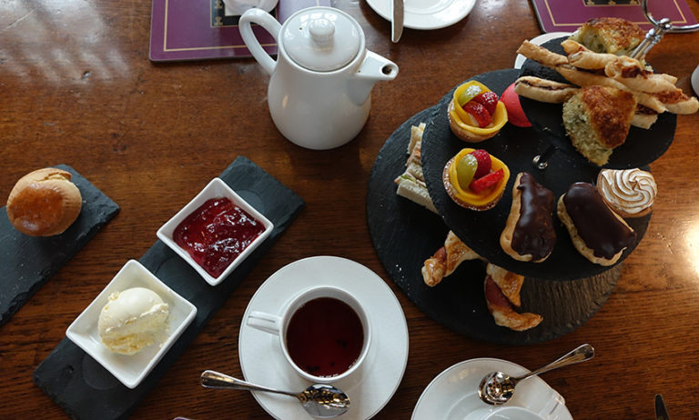 Tea time in Exeter's Jacobean dining hall! - Exeter College
